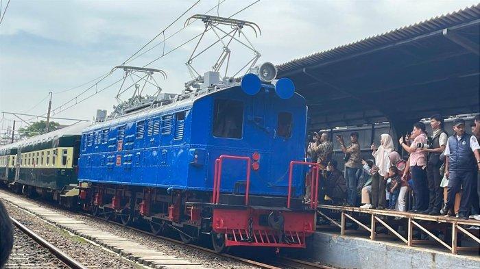 Seabad KRL Beroperasi, KCI Paradekan Kereta Bon Bon hingga Jalita di ...