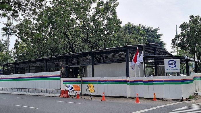 Dalam Proses Revitalisasi Halte di Depan Balaikota DKI Ambruk ...