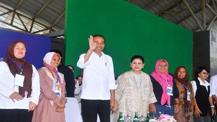 Presiden Jokowi Beri Hadiah Kalung Produksi Nasabah PNM Mekaar Bandung ...