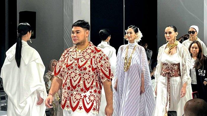 Gelar Fesyen Show Garis Poetih di Ciputra Artpreneur Lotte Avenue, Ivan ...