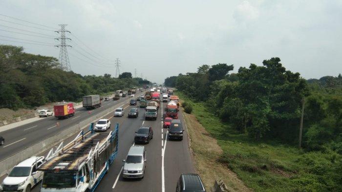 Libur Panjang Tol Japek Padat, Jasa Marga Terapkan Contraflow - Wartakotalive.com
