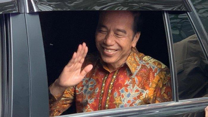 Senyum Lebar Jokowi Usai Melaporkan Penuduh Ijazah Palsu ke Polda Metro ... Senyum Lebar Jokowi Usai Melaporkan Penuduh Ijazah Palsu ke Polda Metro ...