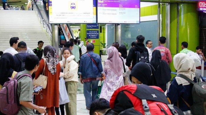 PT KAI Sudah Jual 441 Ribu Tiket Mudik Lebaran 2025, dari Stasiun Gambir dan Pasar Senen ...