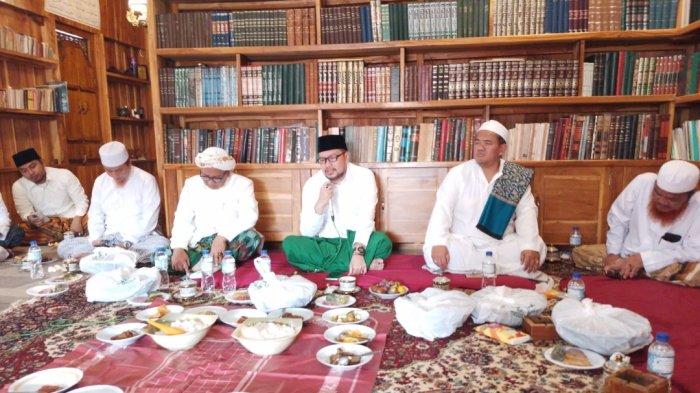 Hadiri Haul Ponpes Sembilangan, Gus Maksum: Hanya Pasangan AMIN yang ...