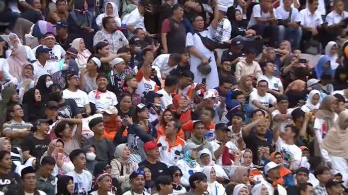 Pertama Kali Ikut Pemilu, Pemudi Ini Antusias Bawa Banner dan ...