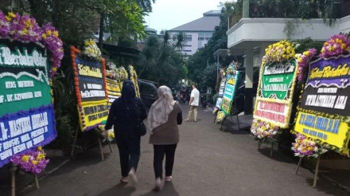 Karangan Bunga Dukacita Berdatangan ke Rumah Azyumardi Azra, dari ...