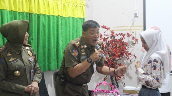 Satpol PP Jakarta Pusat Beri Edukasi untuk Anak-anak SLB Agar Anti Bullying - Wartakotalive.com