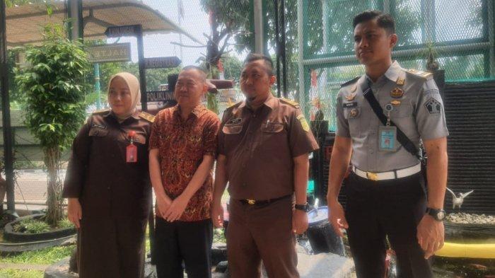 Kejari Jakbar Eksekusi Terpidana Winoto Kartono Then ke Lapas Cibinong ...