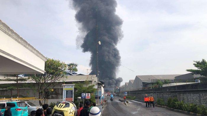 Kebakaran Pabrik Minyak di Bekasi Diawali Ledakan Besar, Korban Lebih Dari Satu Orang ...