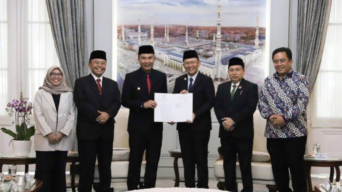 Masa Tugas Dani Ramdan Sebagai Pj Bupati Bekasi Diperpanjang, Holik ...