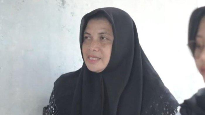 Nasabah PNM Mekaar Berdayakan Nenek-Nenek di Bekasi untuk Bisnis ...