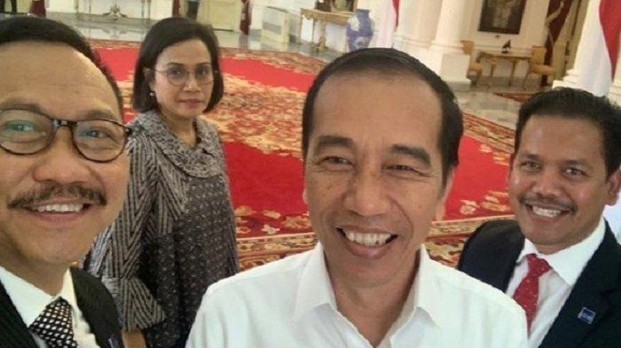 Senyum Jokowi Ketika Ditanya Larang Kaesang Maju Pilkada Jakarta 2024 - Wartakotalive.com