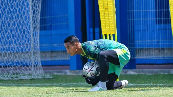 Jadi Tim Paling Banyak Kebobolan di Liga 1, Ini Rapor 4 Kiper Persib ...