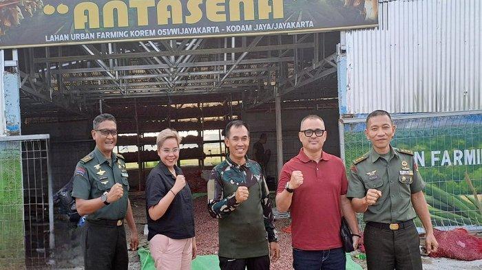 Kampanyekan Urban Farming, Brigjen TNI Riyanto Panen Bawang Merah di Bekasi - Wartakotalive.com