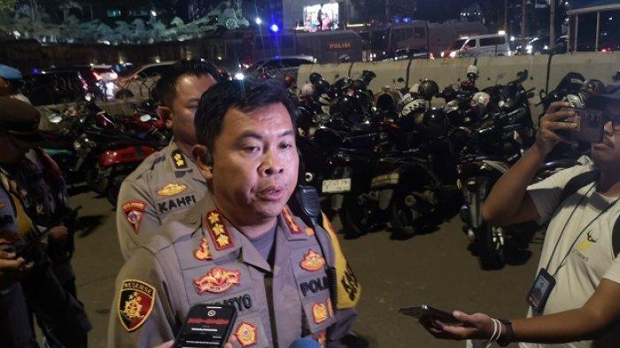 Aksi Unjuk Rasa BEM SI Tolak PPN 12 Persen di Patung Kuda Ricuh, Satu Polisi Terluka ...