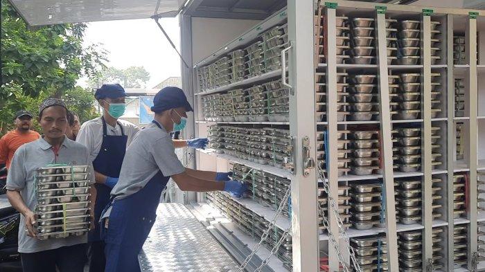 Makan Bergizi Gratis Mulai Didistribusikan di Sekolah Karawang, Ricky ...