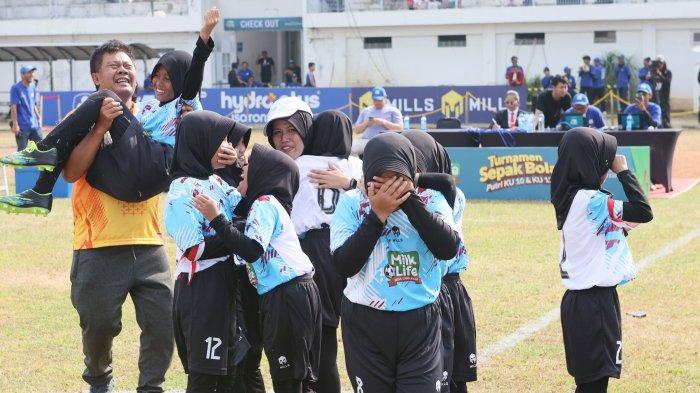 MIN 1 Kendal dan SD Muhammadiyah 05, Kampiun Turnamen Sepak Bola Putri ...
