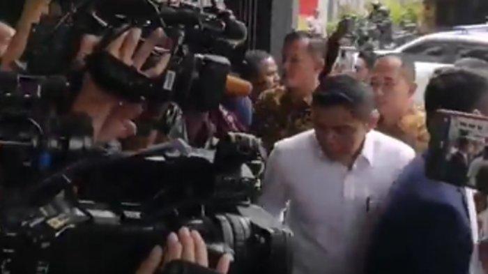 Aksi Mayor Teddy Kawal Prabowo Subianto Saat Bertemu dengan Surya Paloh di NasDem Tower ...