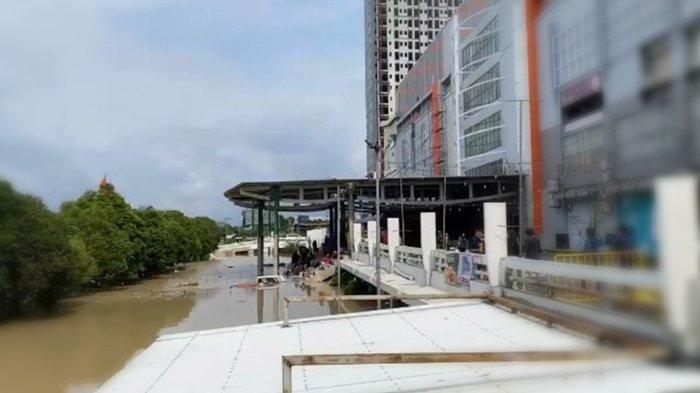 VIDEO Mega Bekasi Hypermall Giant Kebanjiran Imbas Luapan Kali Bekasi ...