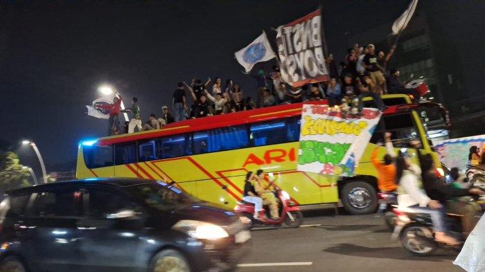 Meski Dilarang, Konvoi Bus Takbiran Keliling Terpantau Melintas di ...