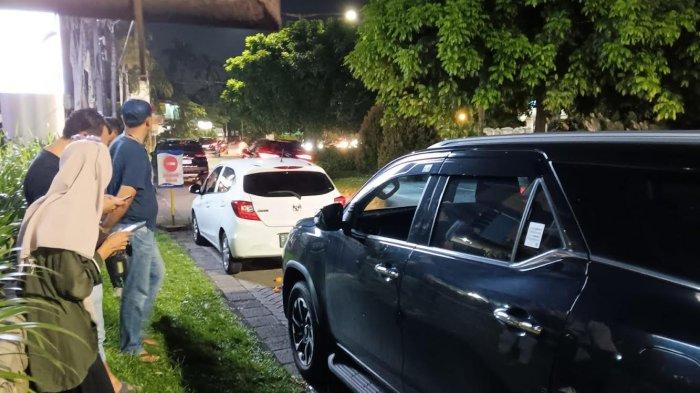 BREAKING NEWS: Rampok Pecah Kaca Mobil Beraksi di Kemang Pratama Bekasi ... BREAKING NEWS: Rampok Pecah Kaca Mobil Beraksi di Kemang Pratama Bekasi ...