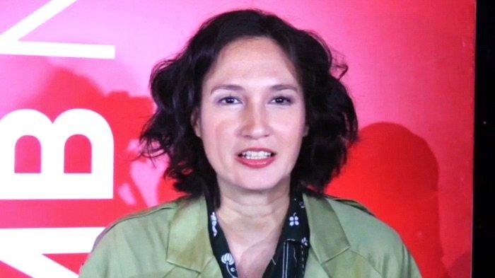Pernah Mendaki Puncak Carstensz, Ini Ungkapan Duka Nadine Chandrawinata ...