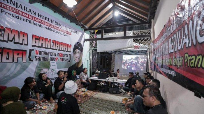 Nonton dan Ngopi Bareng di Jakarta Utara, Buruh Sektor Informal ...
