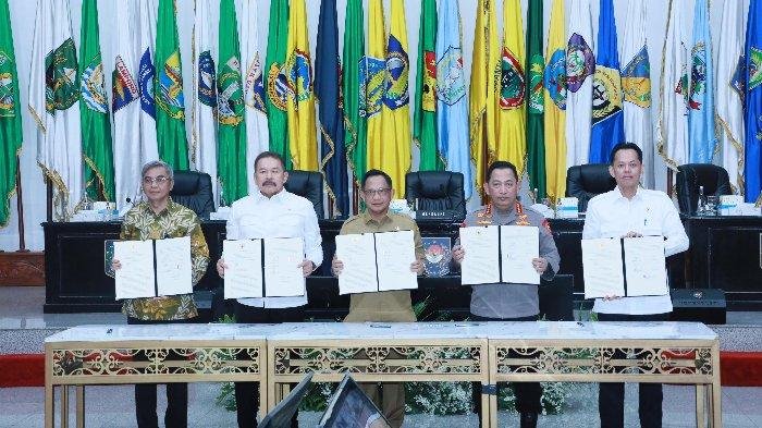 Mendagri Teken Nota Kesepahaman Kerja Sama Pengawasan Penyelenggaraan Perizinan di Daerah ...