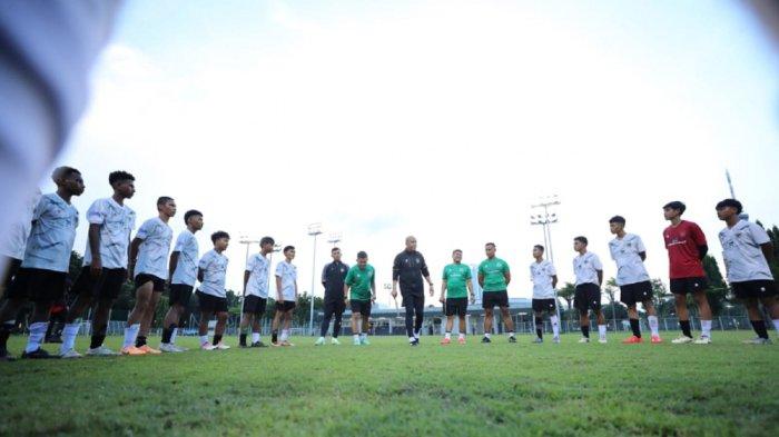 Nova Arianto Pakai Gaya Khas Latihan Shin Tae-yong Saat Menyeleksi 32 Pemain Timnas U-16 ...