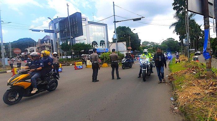 Siang ini Antrian Kendaraan dari Pasar Cipanas, One Way Puncak ke Jakarta Diberlakukan ...
