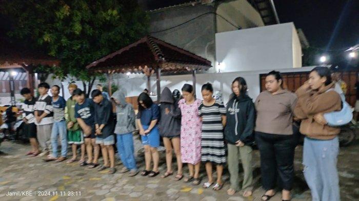 Petugas Gerebek Kontrakan Diduga Jadi Tempat Open BO di Cikarang Bekasi ...