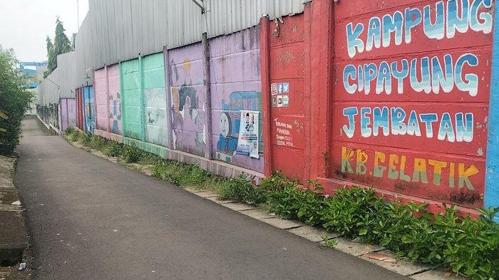 Viral Limbah Berwarna Hitam di Sukmajaya Depok, Warga Tunjuk Pabrik yang Jadi Sumber Bau Busuk ...