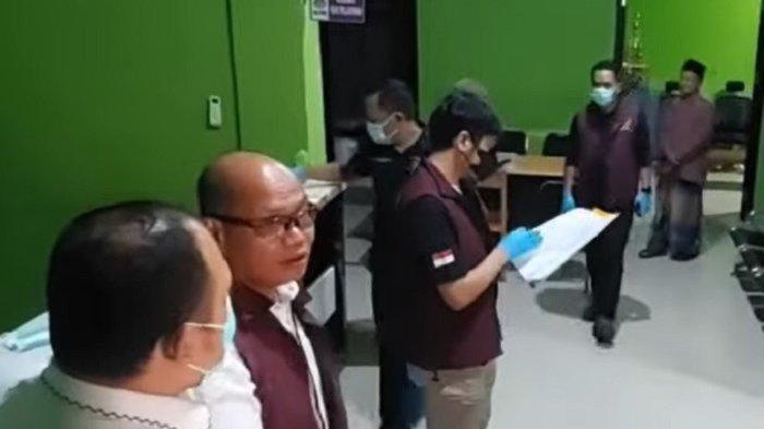 Usai Rumahnya Digeledah Bareskrim, Kades Kohod Jelaskan Soal Mobil Rubicon Miliknya - Halaman ...