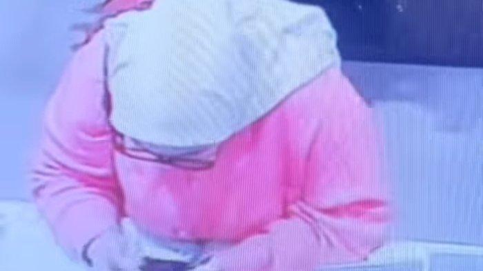 Seorang Wanita Terekam CCTV Diduga Lakukan Penipuan Transfer Palsu di ...