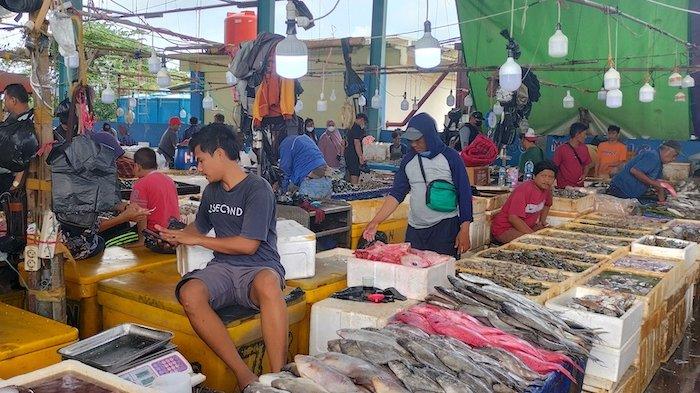 Malam Tahun Baru Harga Ikan di Pasar Muara Angke Naik 10 Persen ...