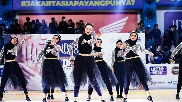 Flourone dari SMA IT Al-Halimiyah Tampil Energik di UBS Gold Dance ...
