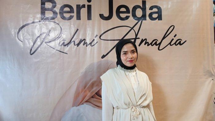 Bukti Masih Berkarya di Industri Musik, Rahmi Amalia Rilis Single ...