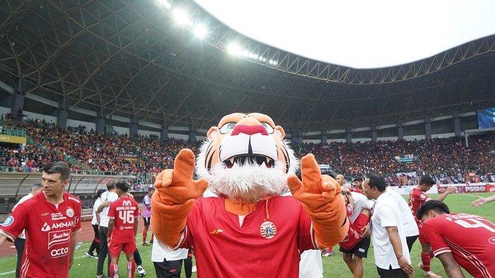 Tingginya Minat Anggota The Jakmania Menjadi Penyebab Maskot Bang J ...