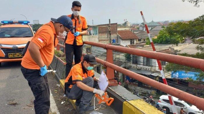 Warga Bandung Ungkap Kronologi Penemuan Mayat Tergantung di Atas ...