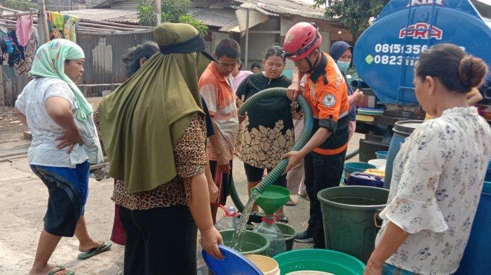 Ribuan Warga Kalideres Kesulitan Air Bersih, Baznas Distribusikan 6 Ribu Liter Air ...