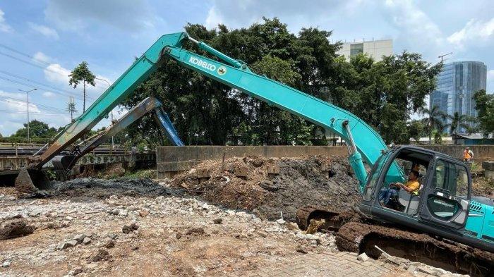 Kali Angke DIkeruk hingga 2 Kilometer, Warga Kembangan Apresiasi Heru ...