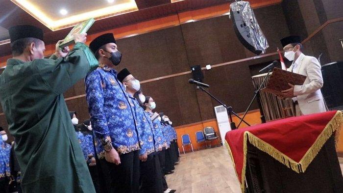 Pj Bupati Bekasi Dani Ramdan Berikan Tips Sukses 263 PNS yang Baru ...