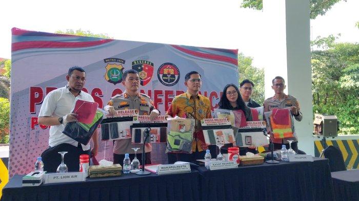 Modus Oknum Petugas Porter Handling Bobol Koper Penumpang, Nilai ...