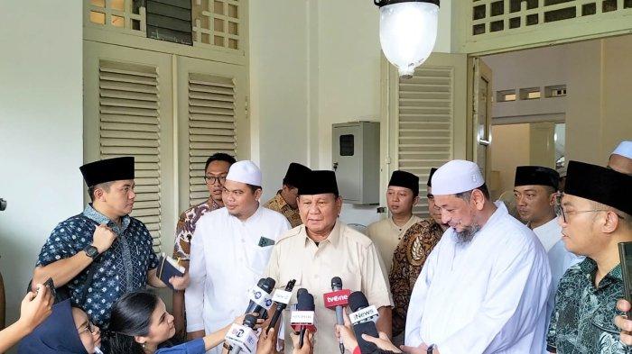 Prabowo Subianto Ziarah ke Makam Habib Kwitang Usai Menang Pilpres 2024 - Wartakotalive.com