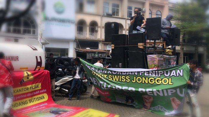 VIDEO Puluhan Konsumen Geruduk Kantor Developer Bukit Swiss Jonggol ...