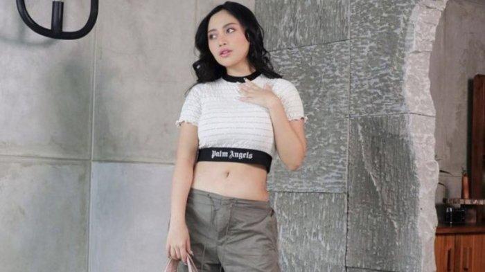 Influencer dengan 7,3 juta Follower Rachel Vennya Rajin Salat tapi ...