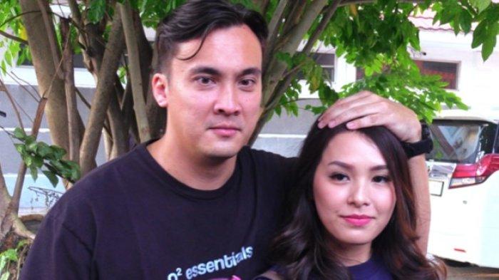 Nyaris Cerai, Lady Nayoan dan Rendy Kjaernett Makin Mesra dan Sayang ... Nyaris Cerai, Lady Nayoan dan Rendy Kjaernett Makin Mesra dan Sayang ...