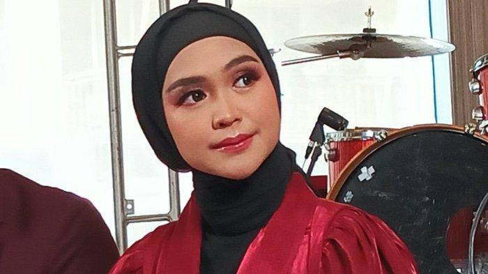 Ingat Mendiang Ayahnya, Ria Ricis Menangis Saat Sedang Bernyanyi Disela ...