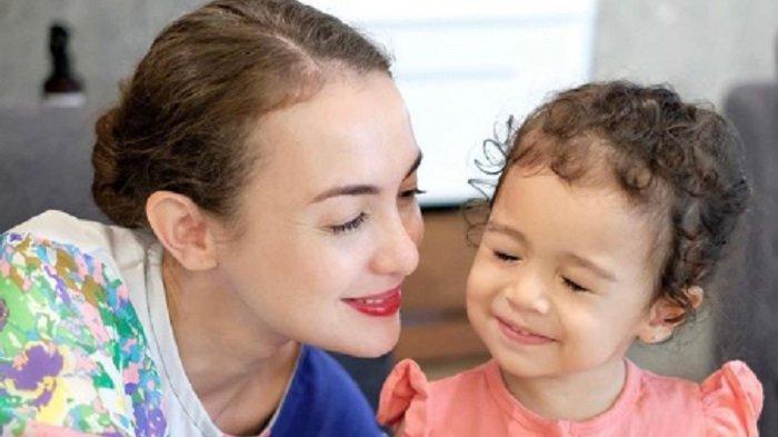 Artis Ultah: Rianti Cartwright Genap Berusia 39 Tahun: Mantan VJ ...