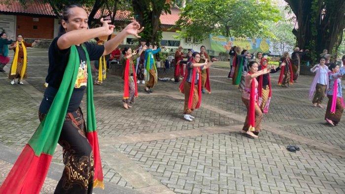 Diundang Komunitas Bakul Budaya, Rianto Maestro Tari Lengger Banyumasan ...